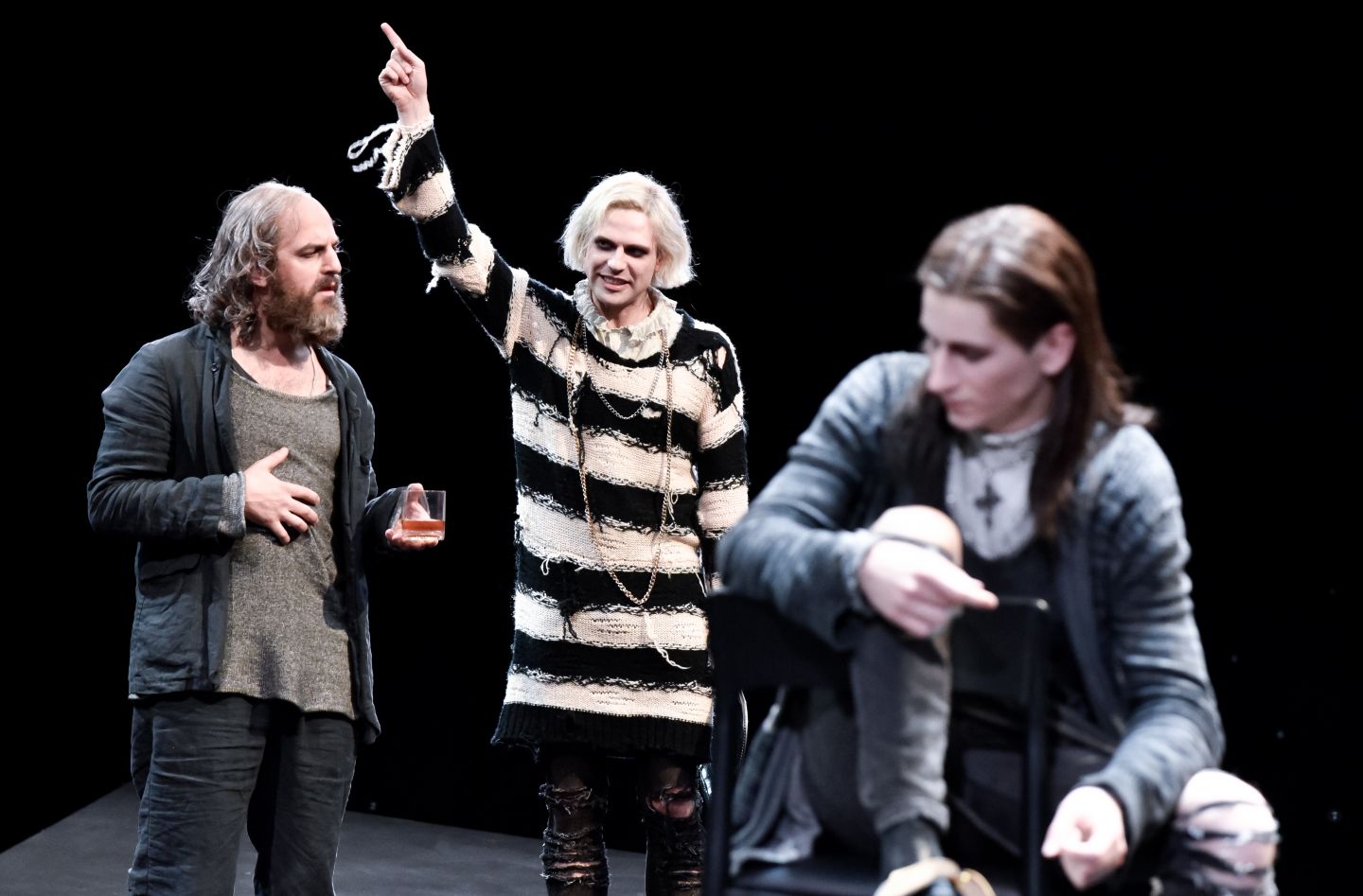 Pressematerial DIE BRÜDER KARAMASOW | Münchner Volkstheater